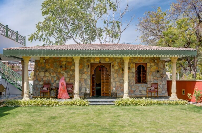 A FUSION OF VERNACULAR ARCHITECTURE WITH CONTEMPORARY MODERN AMENITIES ...