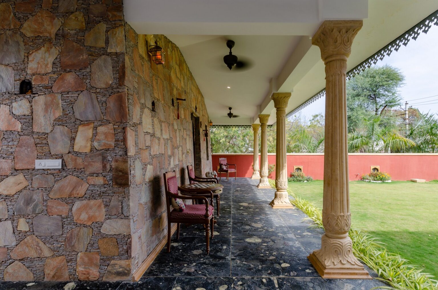 A FUSION OF VERNACULAR ARCHITECTURE WITH CONTEMPORARY MODERN AMENITIES ...