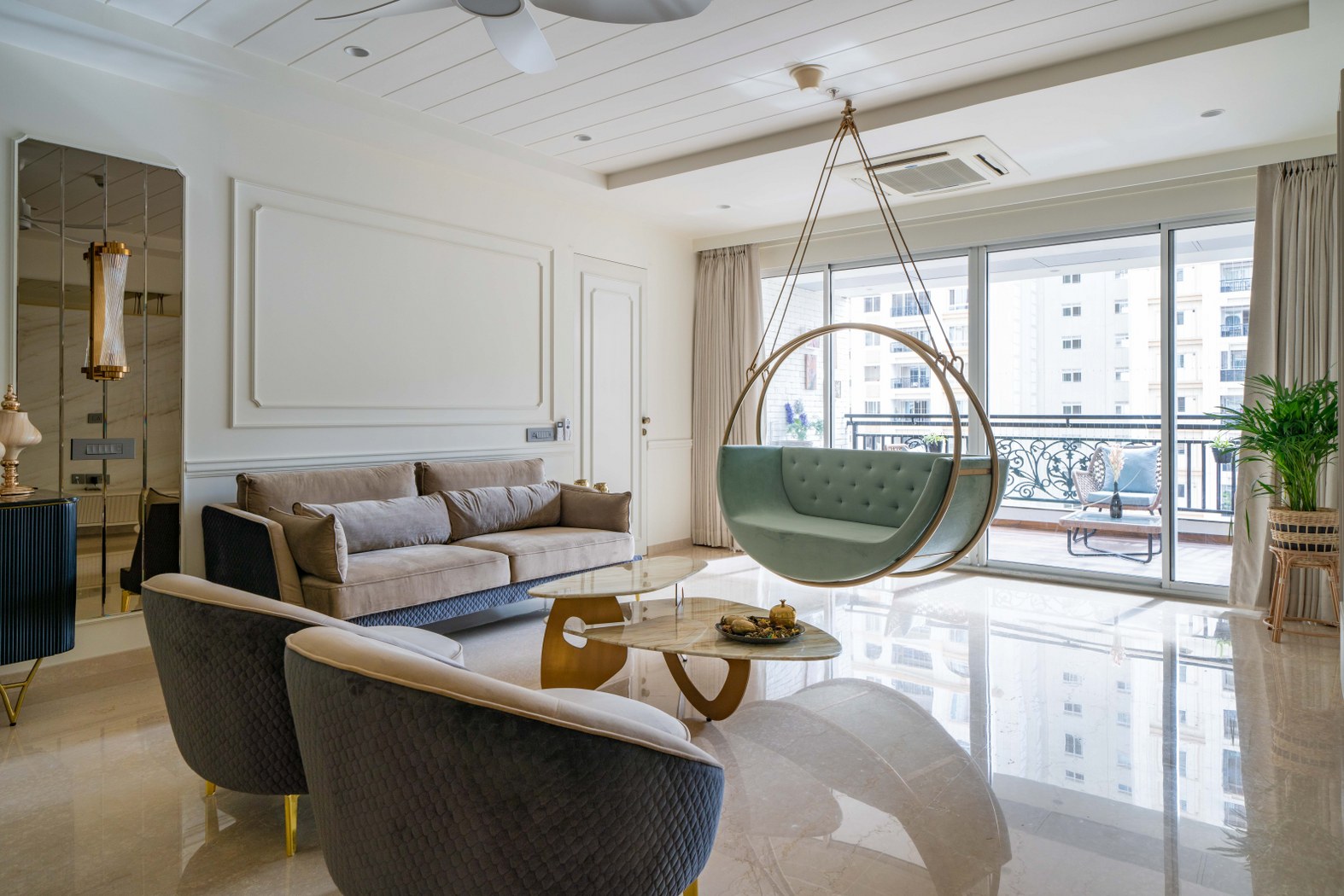 The Interior Aesthetics Effortlessly Encompass A Casual And Cozy ...