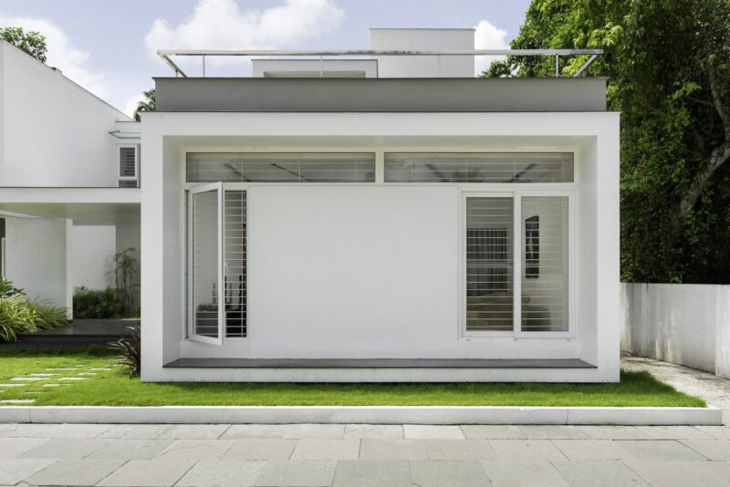 Contemporary Modern House With Ample Natural Light And Ventilation ...