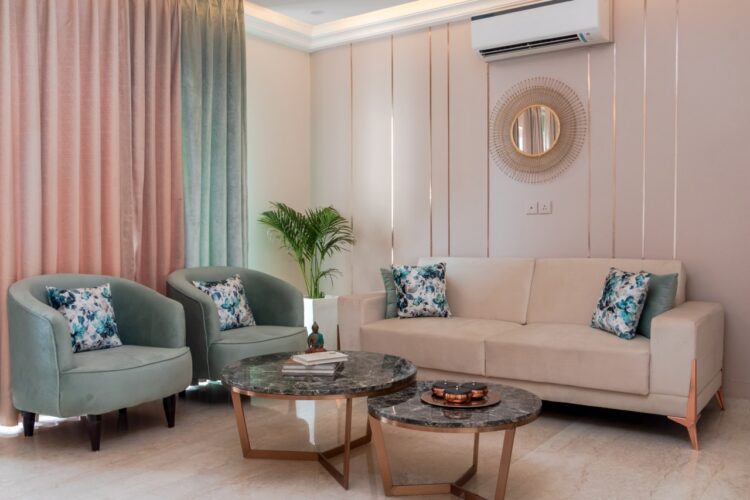 A Warm, Inviting And Easy-To-Maintain Apartment Space | DESIGNER'S ...