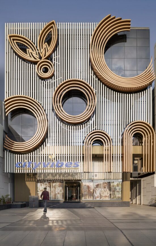 Captivating Facade For 'City Vibes', An Indian Ethnic Menswear Brand ...