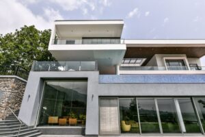 The 'Infinity House' In Contemporary With A White And Grey Palette | GA ...