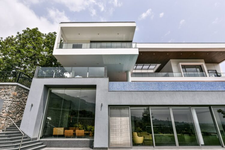 The 'Infinity House' In Contemporary With A White And Grey Palette | GA ...