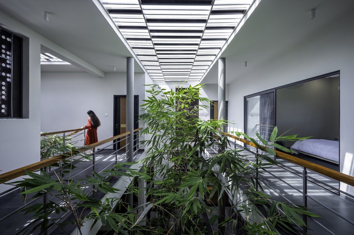 'The Skylight House', A Home That Flawlessly Connects The Spaces | i2a ...