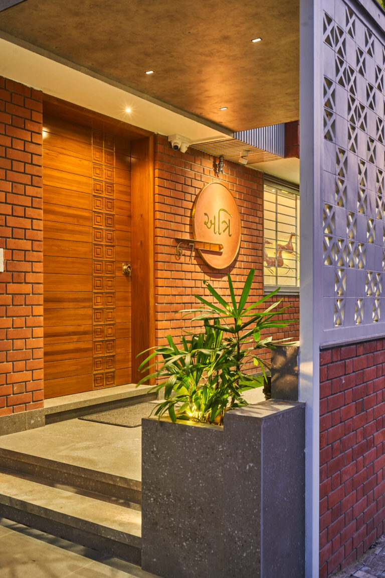 An Efficient, Easy-To-Maintain And Aesthetically Pleasing Home | STUDIO ...