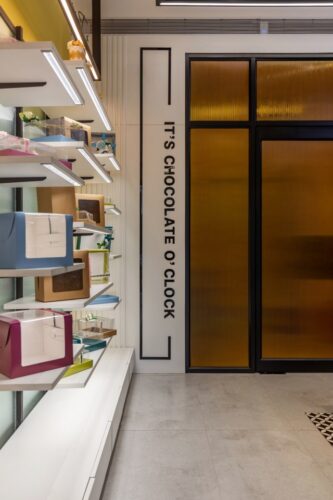 Minimal Contemporary Brand Store For ‘Cakes & More’ | THE CREATIVE ...