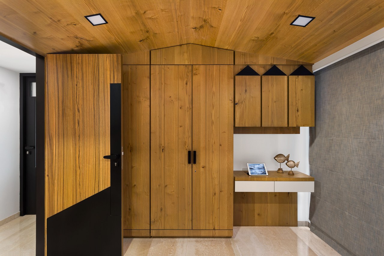 Residential Interior With A Splash Of Classic Colour Palette And Décor ...