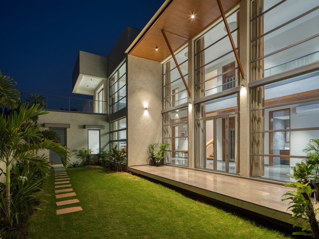 An Open Courtyard House That Is Connected To The Nature | VICARA DESIGN ...