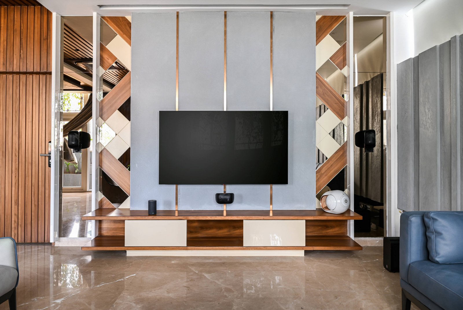 Contemporary Showroom-Cum-Experience Centre For 'Smrtving' | WHITE ...