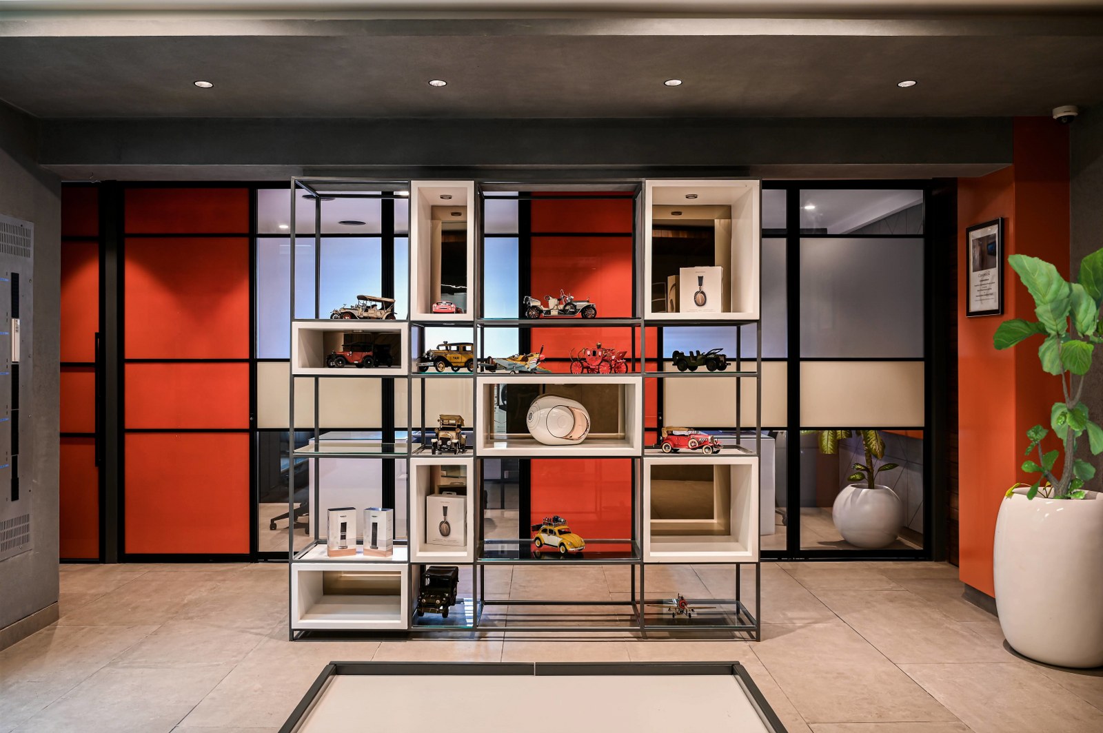 Contemporary Showroom-Cum-Experience Centre For 'Smrtving' | WHITE ...