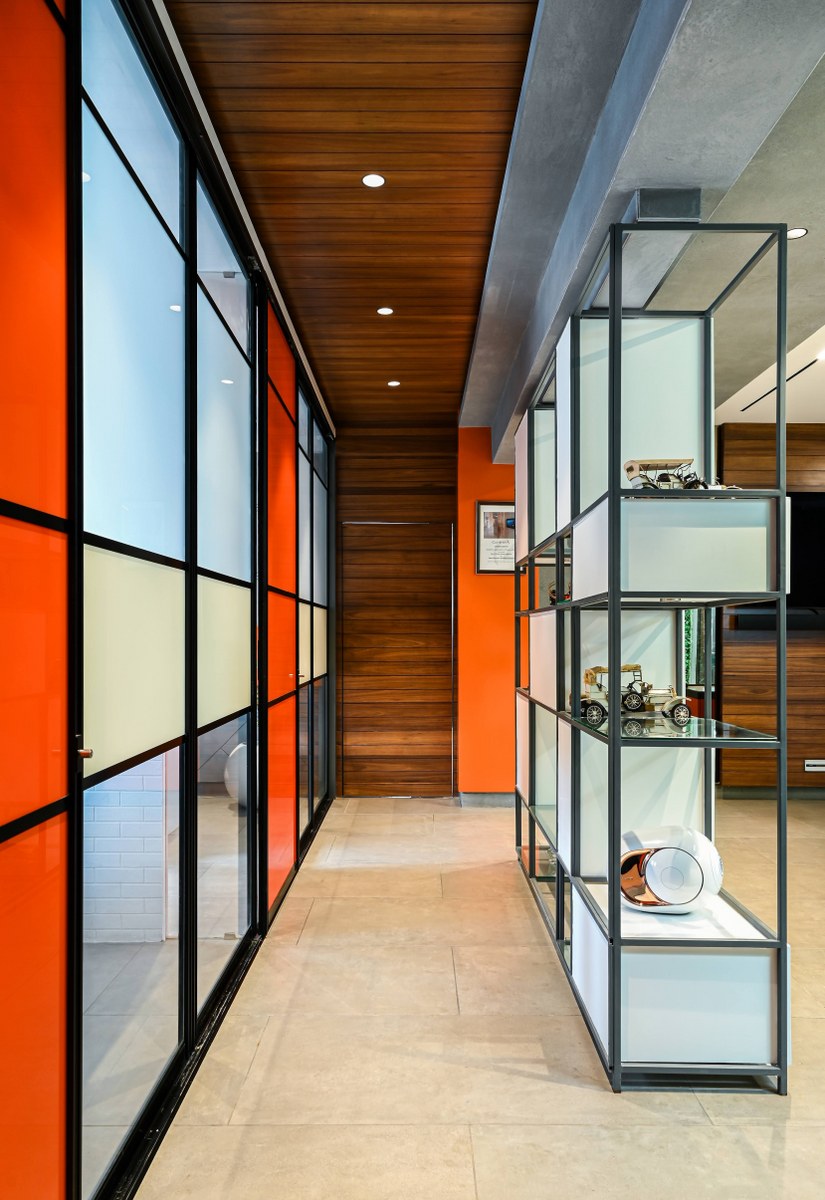 Contemporary Showroom-Cum-Experience Centre For 'Smrtving' | WHITE ...