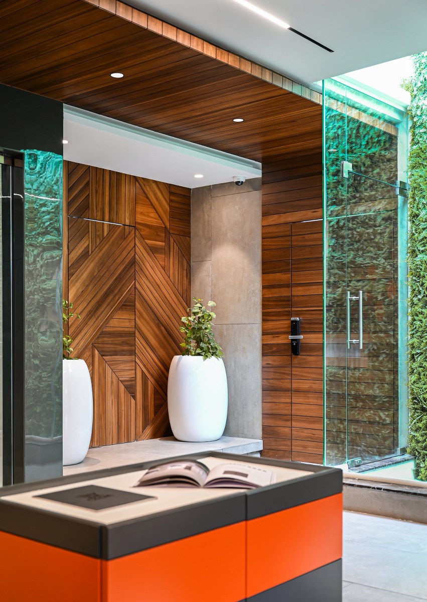 Contemporary Showroom-Cum-Experience Centre For 'Smrtving' | WHITE ...