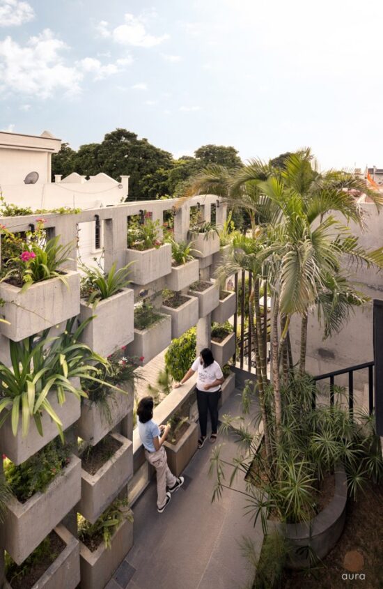 Communication With Spaces Through Green Design And Open Circulation ...