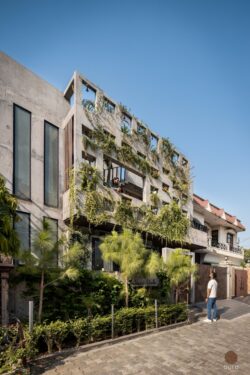 Communication With Spaces Through Green Design And Open Circulation ...