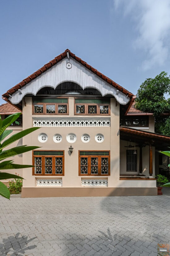 A Bungalow Rich In Traditional Design Style Yet Accommodating A ...