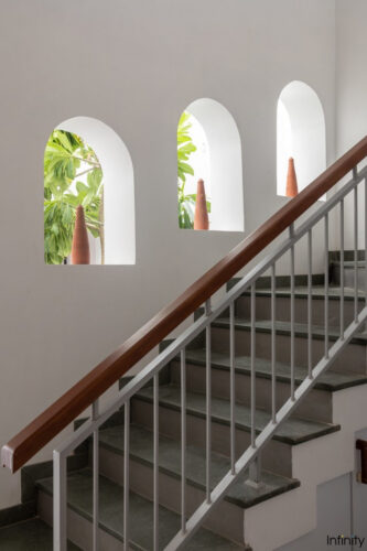 Classic Adaptiveness Wrapped In A Modernist Contemporary Design Outlook ...