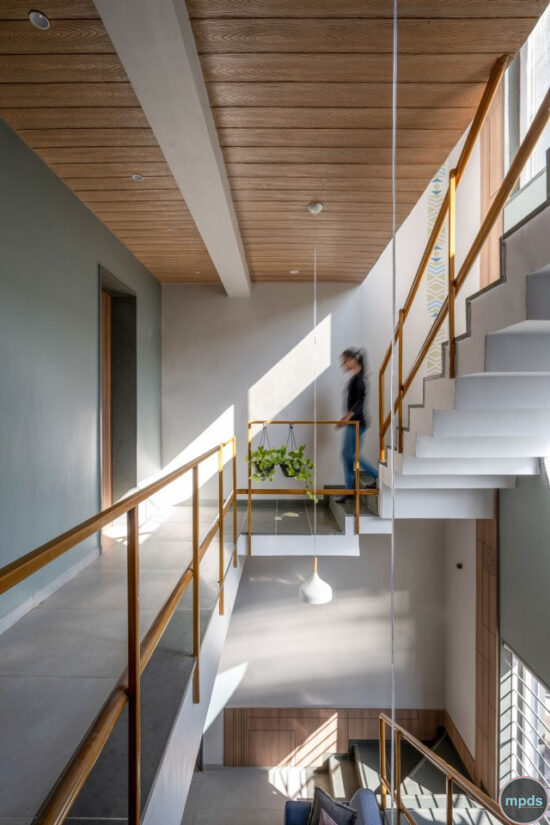 A Fascinating Contemporary Design In Continuous Flow | MANOJ PATEL ...