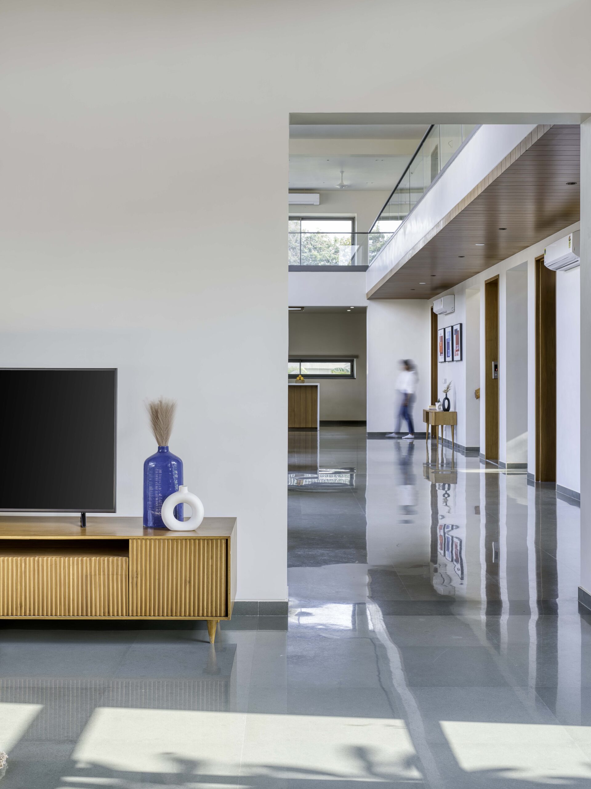 An Open Courtyard House That Is Connected To The Nature | VICARA DESIGN ...