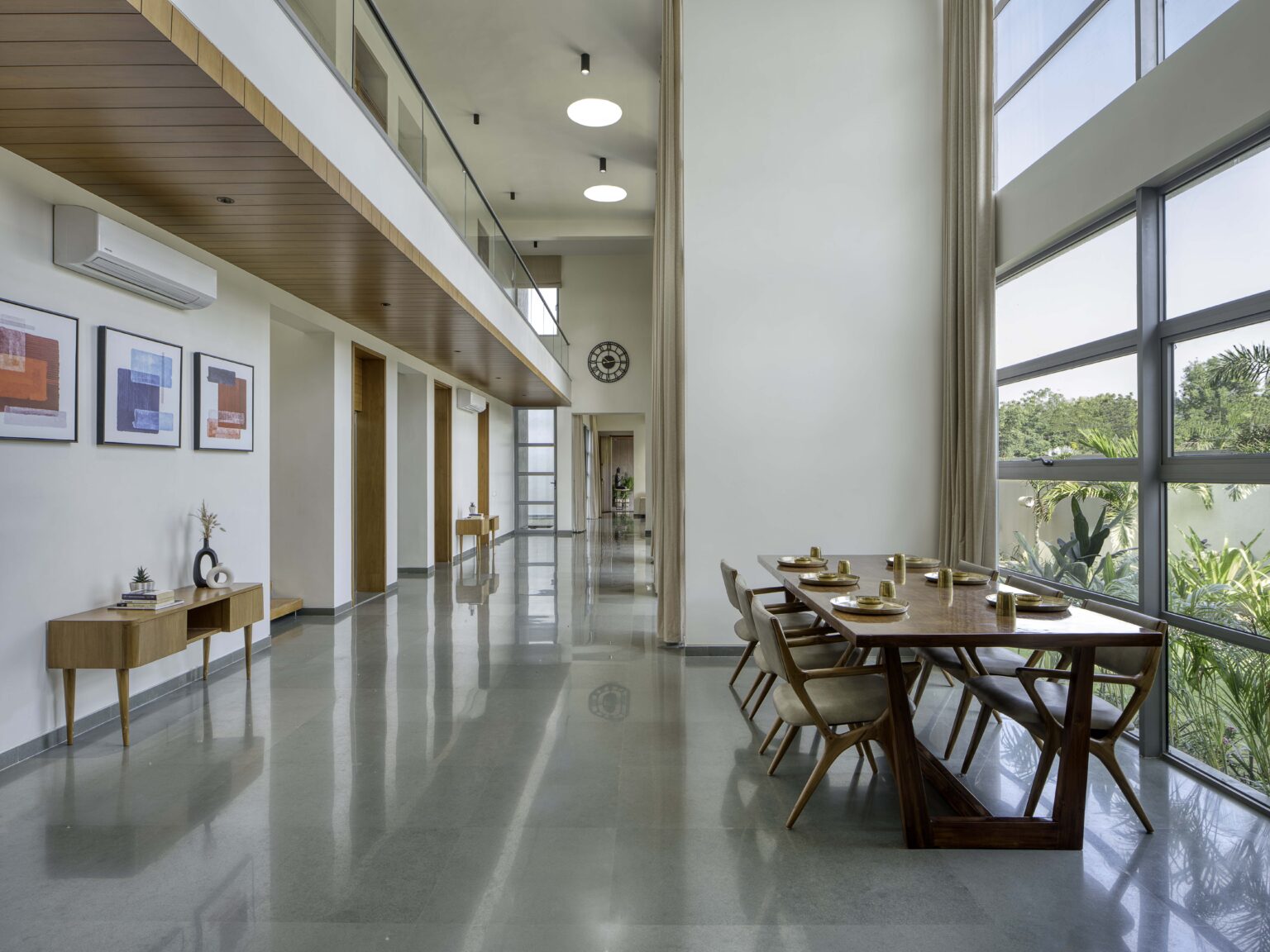 An Open Courtyard House That Is Connected To The Nature | VICARA DESIGN ...