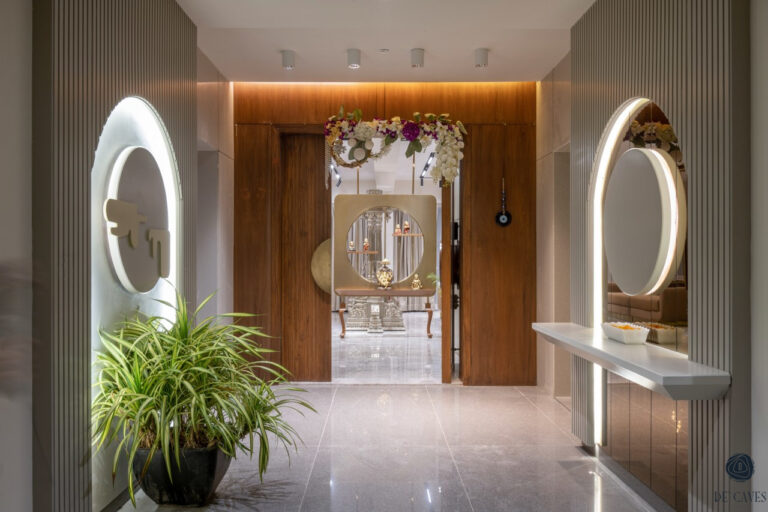 This Apartment Embraces Modernism With A Hint Of Traditional Motifs ...