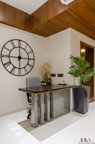 A Contemporary, Clean And Crisp Workspace Fusing Comfort And Function ...