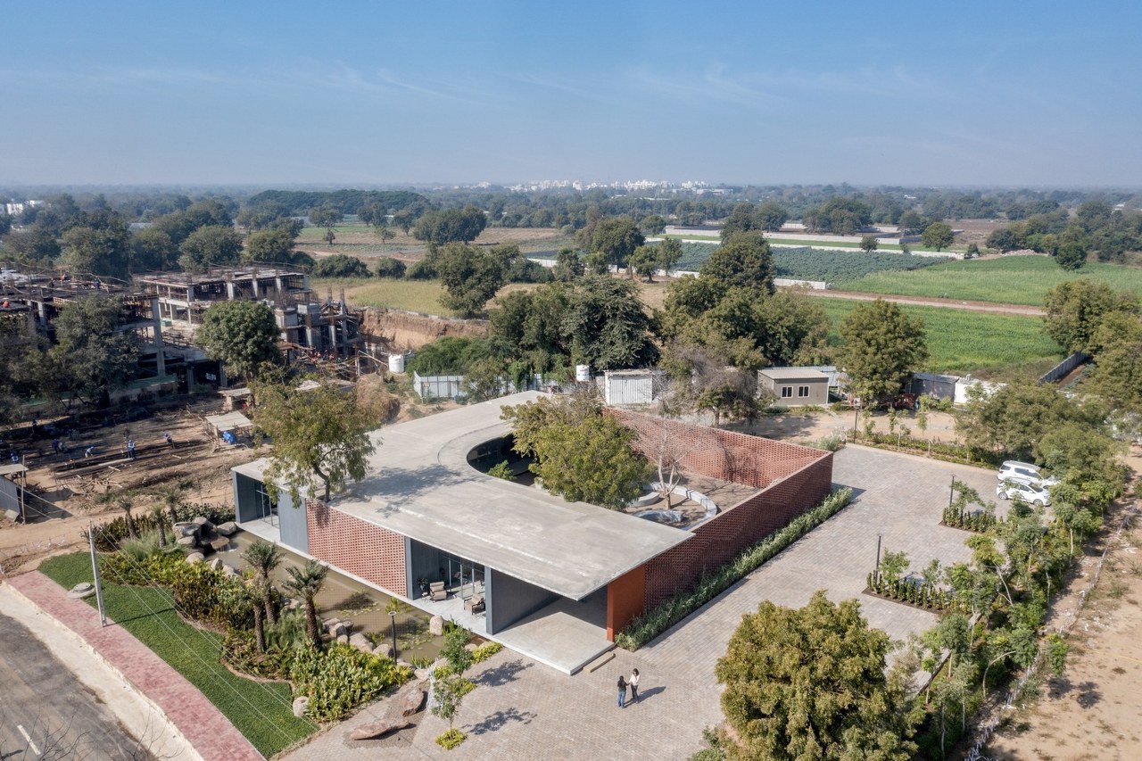 A Marketing Office And Engineers' Working Space For Real Estate Development | RA Design Studio ...