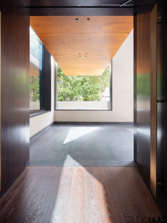 "The Envelope", A Contemporary Luxury Home In New Delhi | Studio IAAD ...