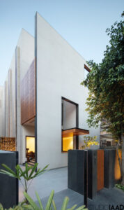 "The Envelope", A Contemporary Luxury Home In New Delhi | Studio IAAD - The Architects Diary