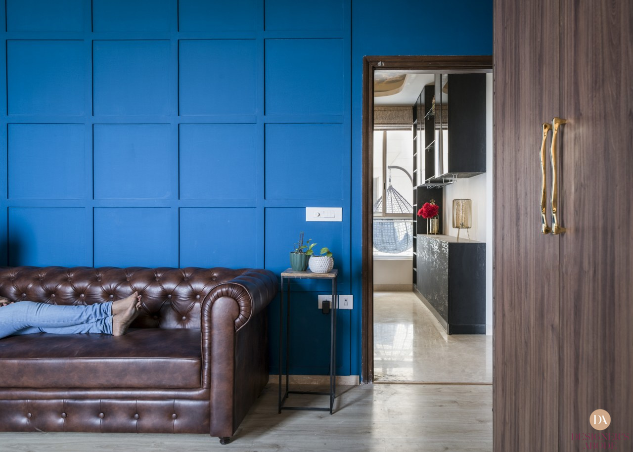 Residential Interior With Modern Design And Antique Artifacts ...