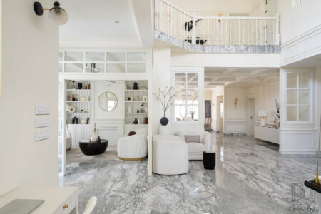 A Combination Of Colonial Contemporary Design Style With An Open And ...