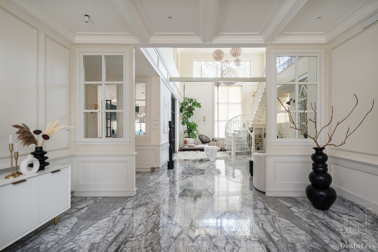 A Combination Of Colonial Contemporary Design Style With An Open And ...