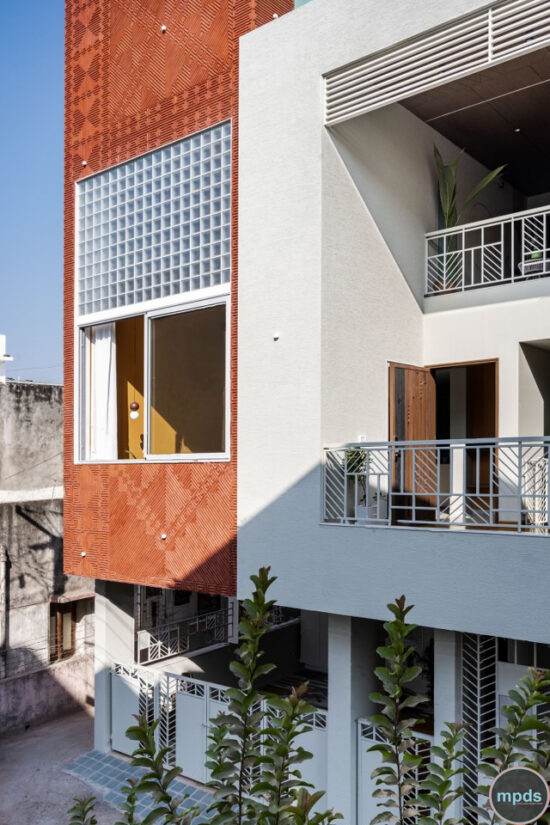 An Iconic, Contemporary House In Gujarat | MANOJ PATEL DESIGN STUDIO ...