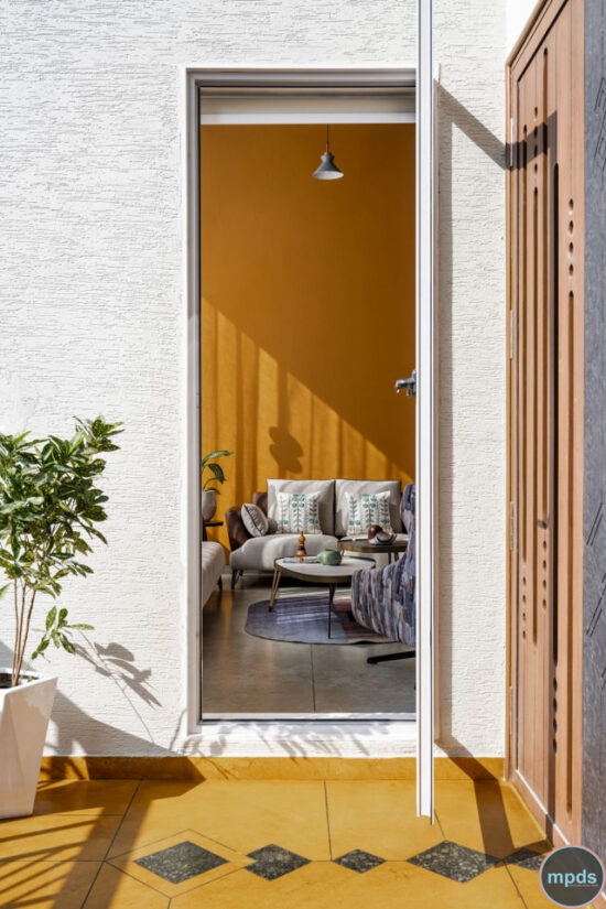 An Iconic, Contemporary House In Gujarat | MANOJ PATEL DESIGN STUDIO ...