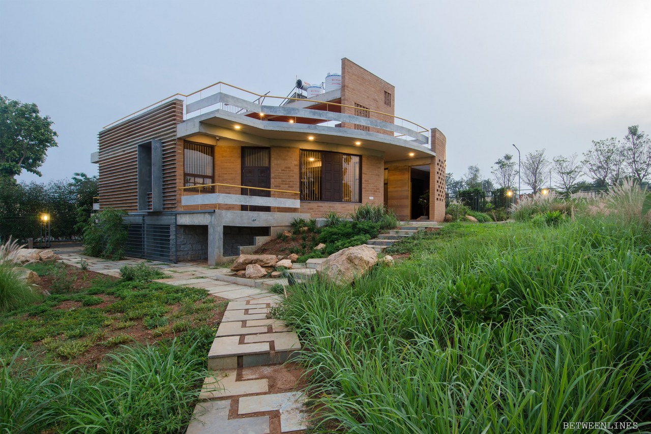 "Breathe", An Earth House With Locally-Made Compressed Earth Blocks ...