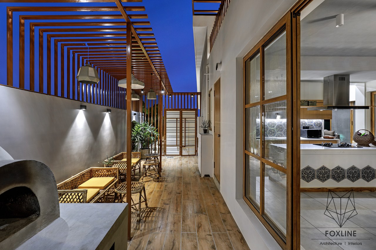 An Earthy, Cosy Yet Luxurious Experience With This Weekend Luxury Home | Foxline Architects ...