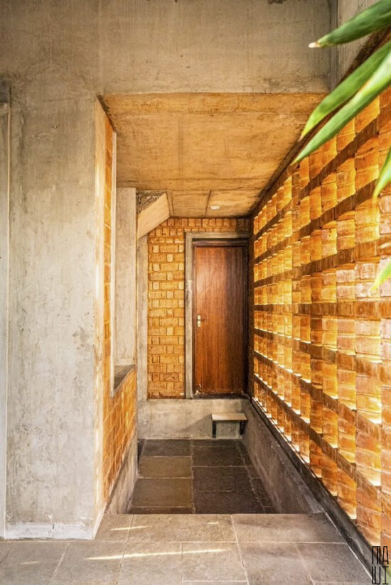 Agam House Is A House Of Epic Proportions And Minimal Natural Materials ...