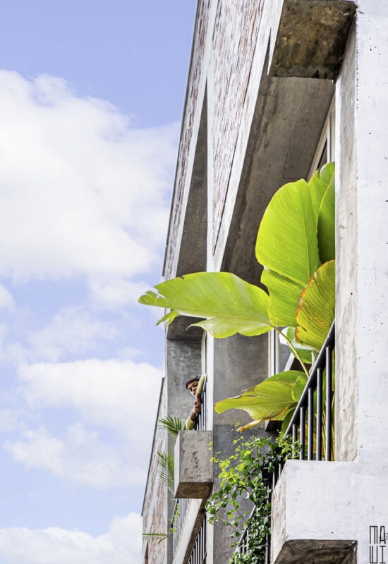 Agam House Is A House Of Epic Proportions And Minimal Natural Materials ...