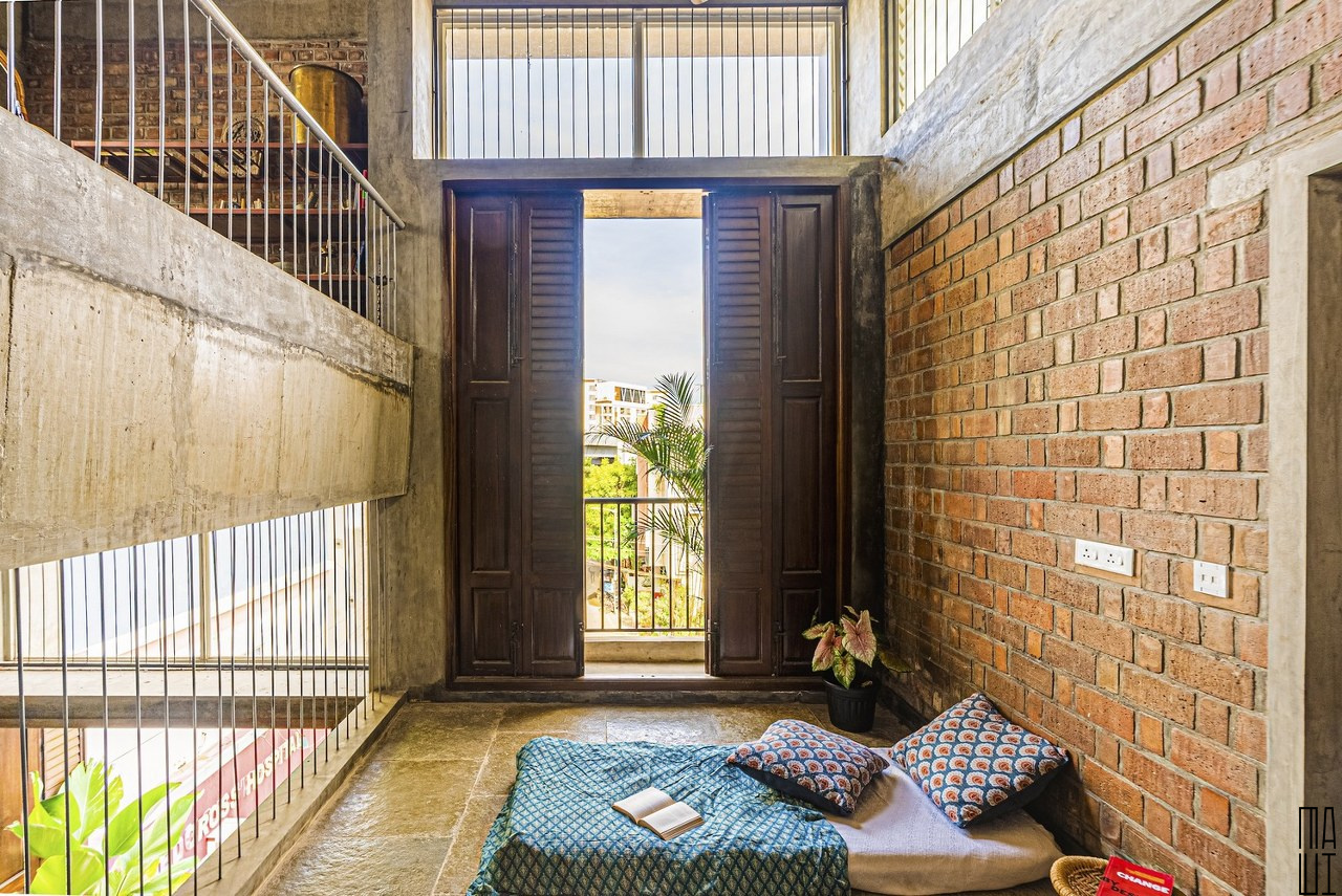 Agam House Is A House Of Epic Proportions And Minimal Natural Materials ...