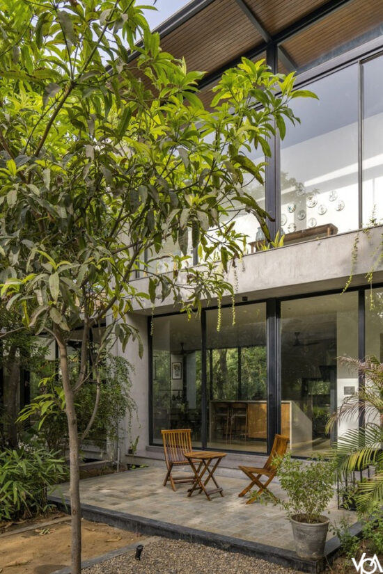 Minimal, Sleek, And Earthy Design For The Kalrav Villa In Ahmedabad ...