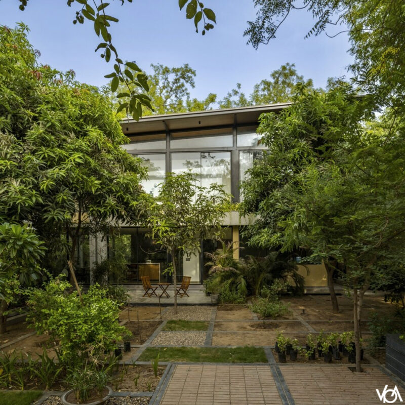 Minimal, Sleek, And Earthy Design For The Kalrav Villa In Ahmedabad ...
