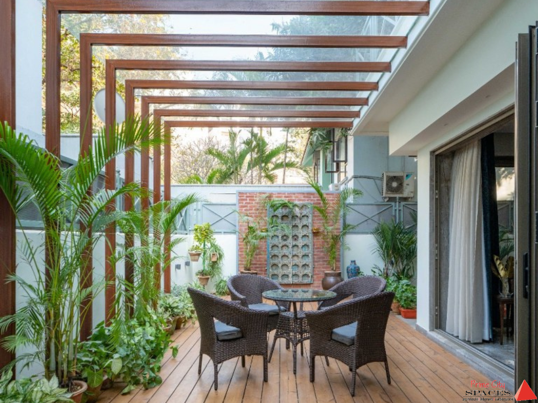 This Neo-Classical Villa Bridges The Distance Between Classical And ...