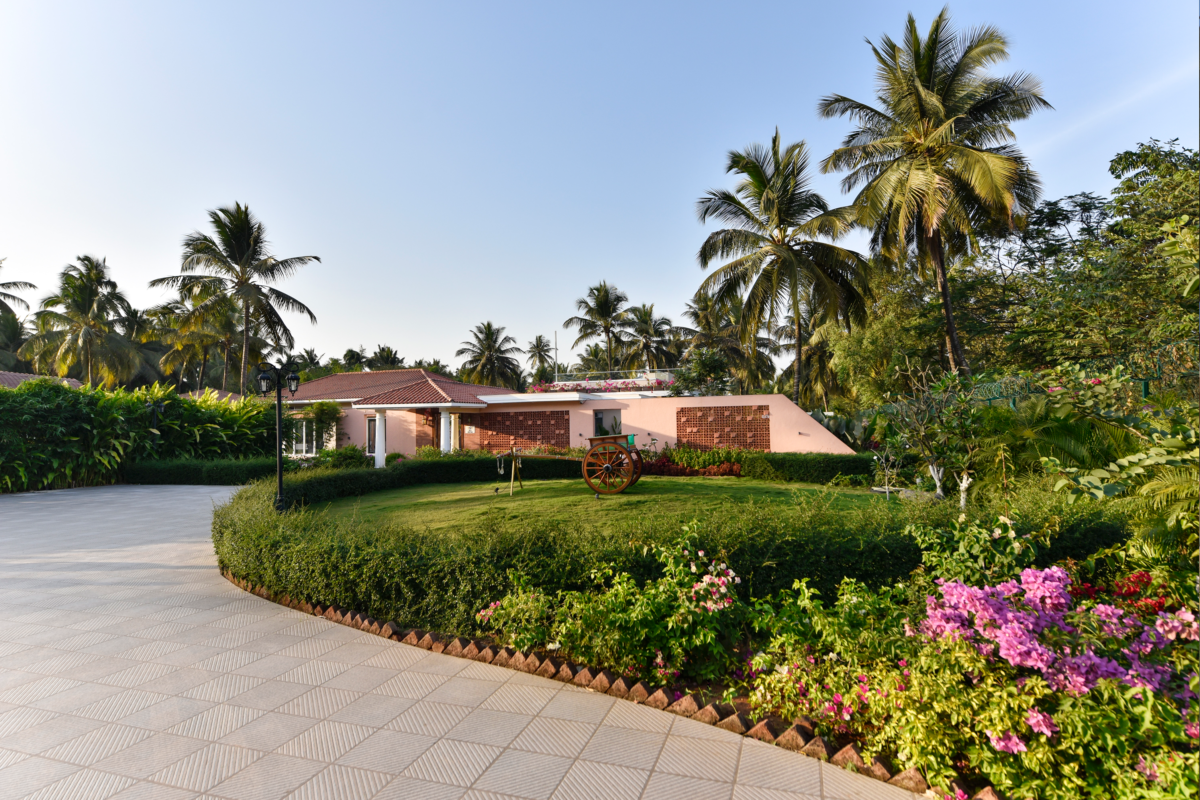 An Unconventional Design Where the Structure is Drawn-Out all Over the ...