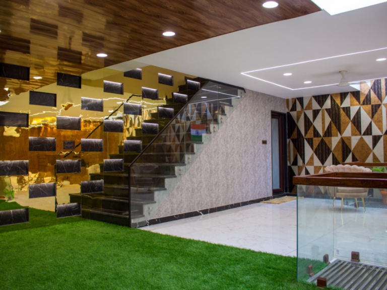 A 5000 sq.ft. Home in Hustling Streets of Historic City Gwalior