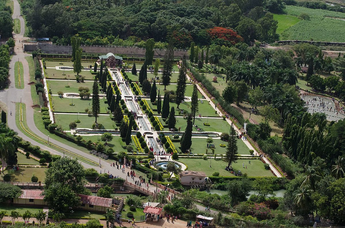 Dynamism of Hardscape and Softscape in Landscape Design