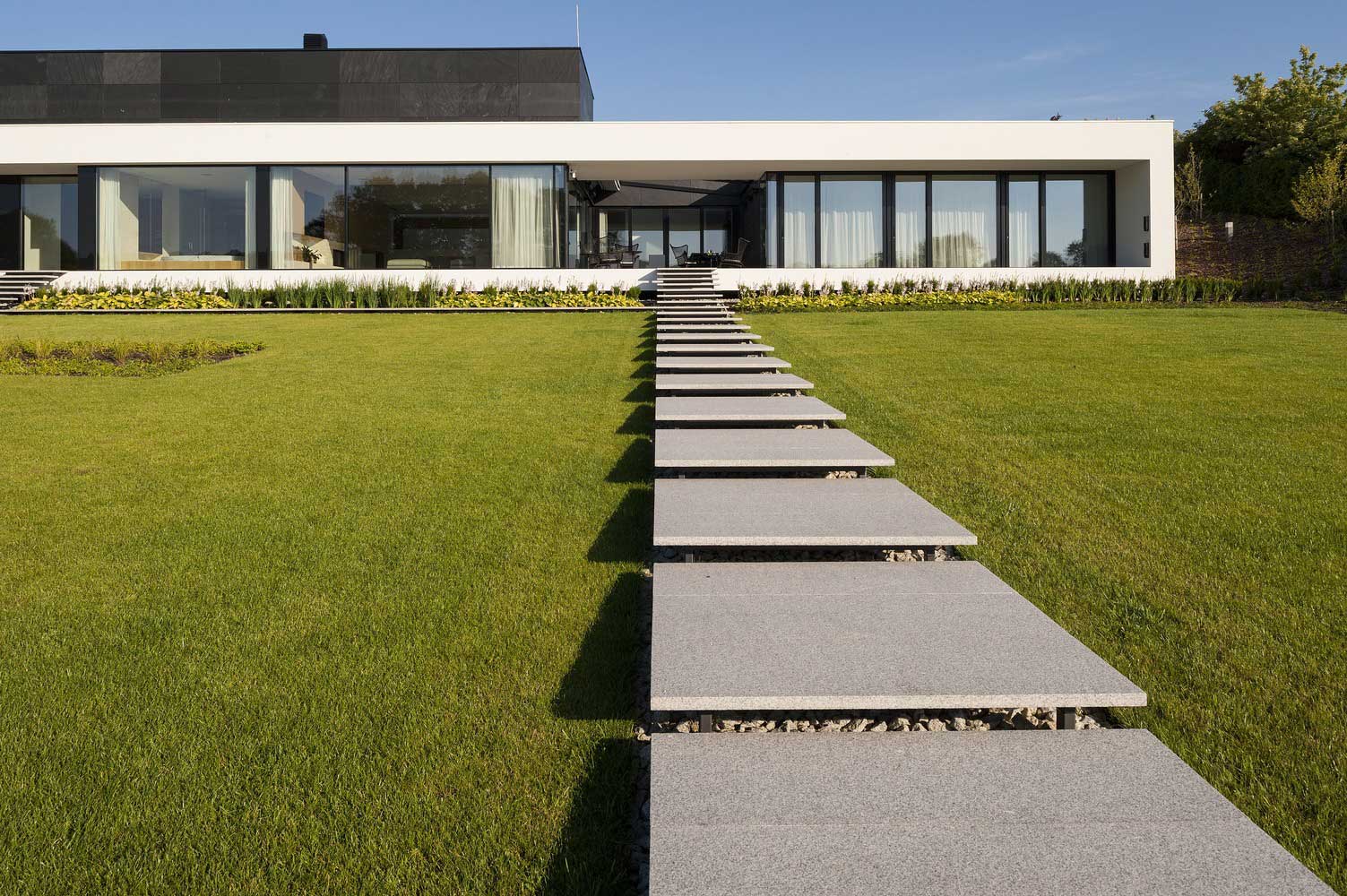 How To Design A House On A Slope: 20 Tips To Live On The Edge