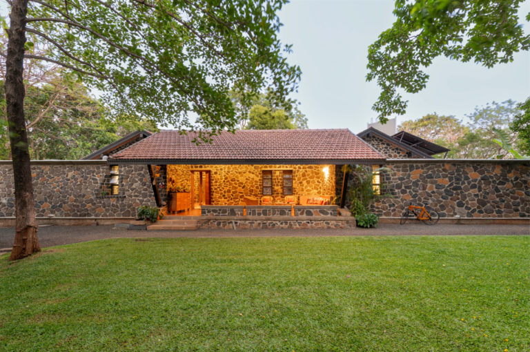 This Indian Farmhouse is Retrieved from an Old Wada (Mansion) | Environ ...