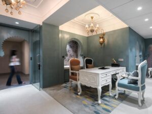 Luxurious Office Is A Fusion Of Functionality And Classical Charm ...