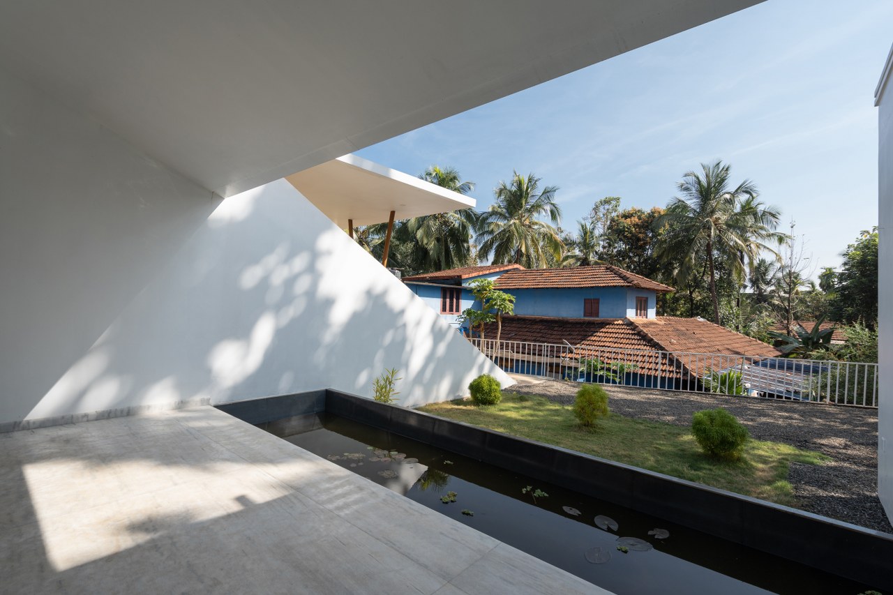 The H-Shaped House Plan Has A Communal And Private Spaces | Malabar ...