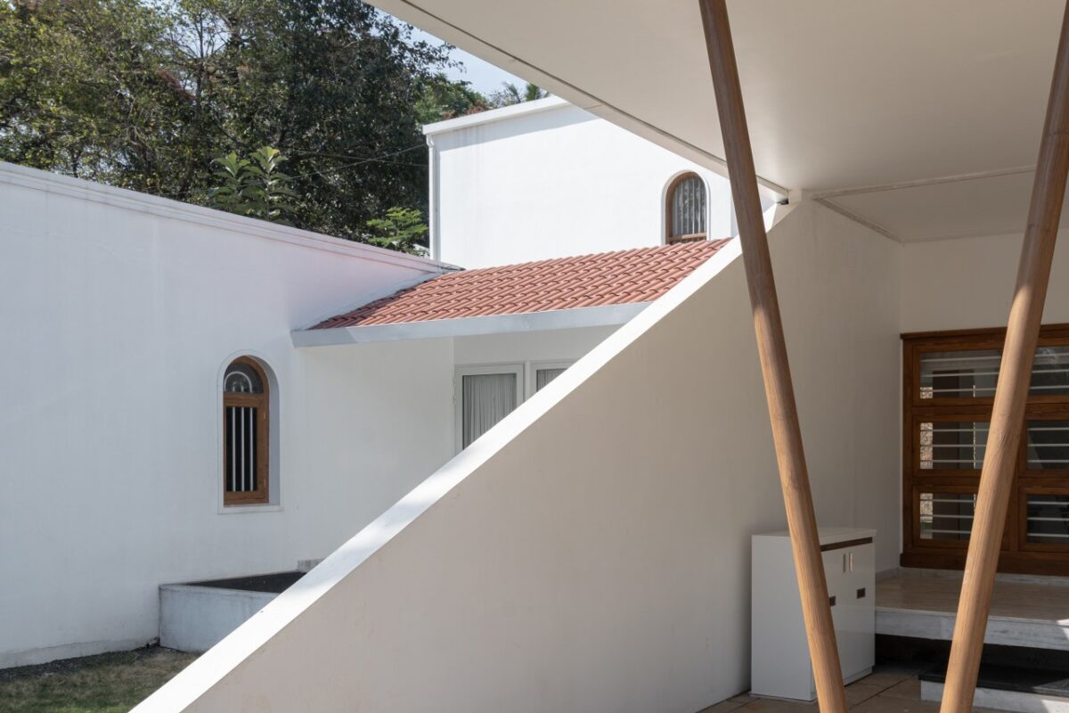 The H-Shaped House Plan Has A Communal And Private Spaces | Malabar ...